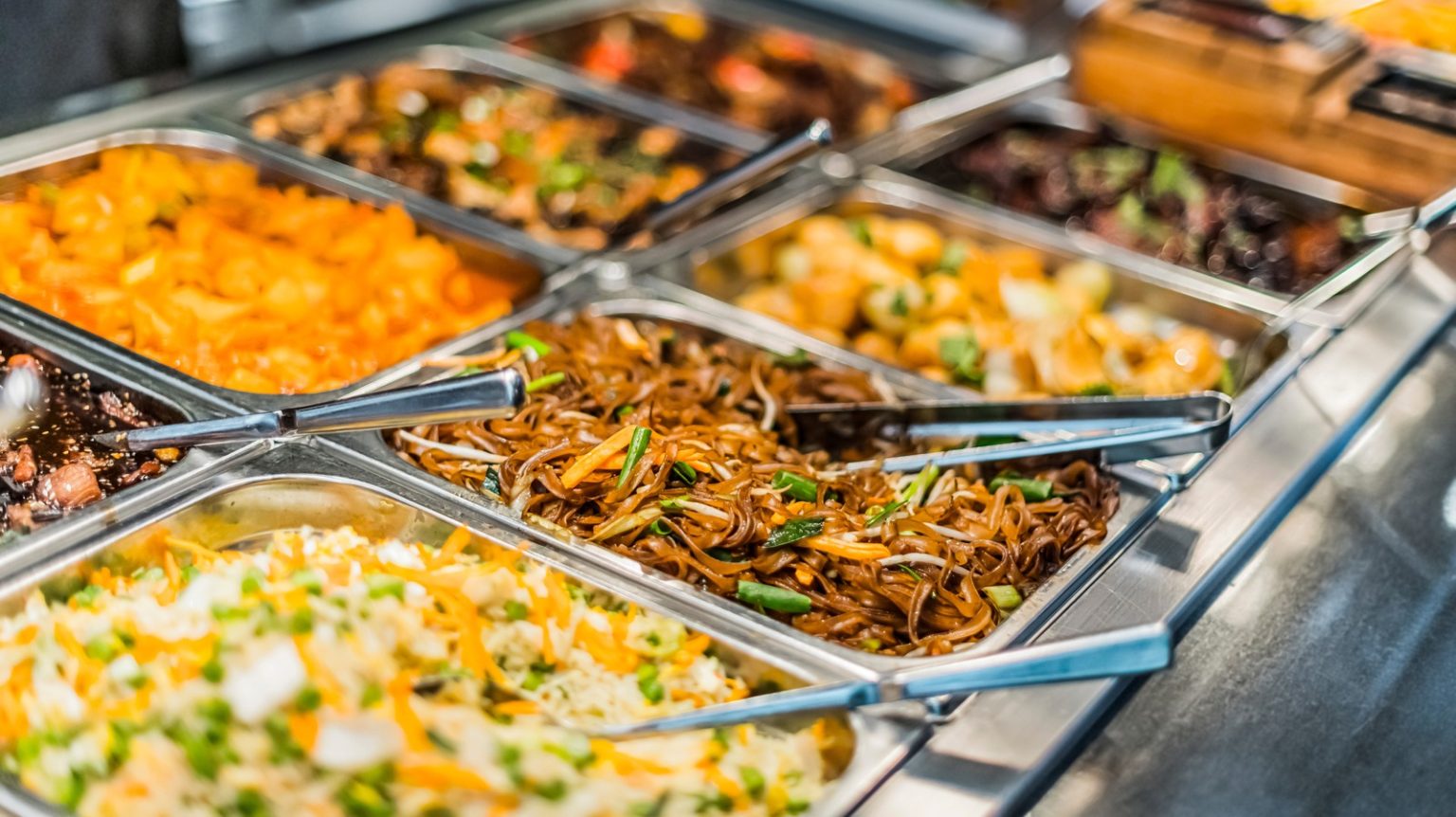The Best Way To Eat Healthy At A Buffet